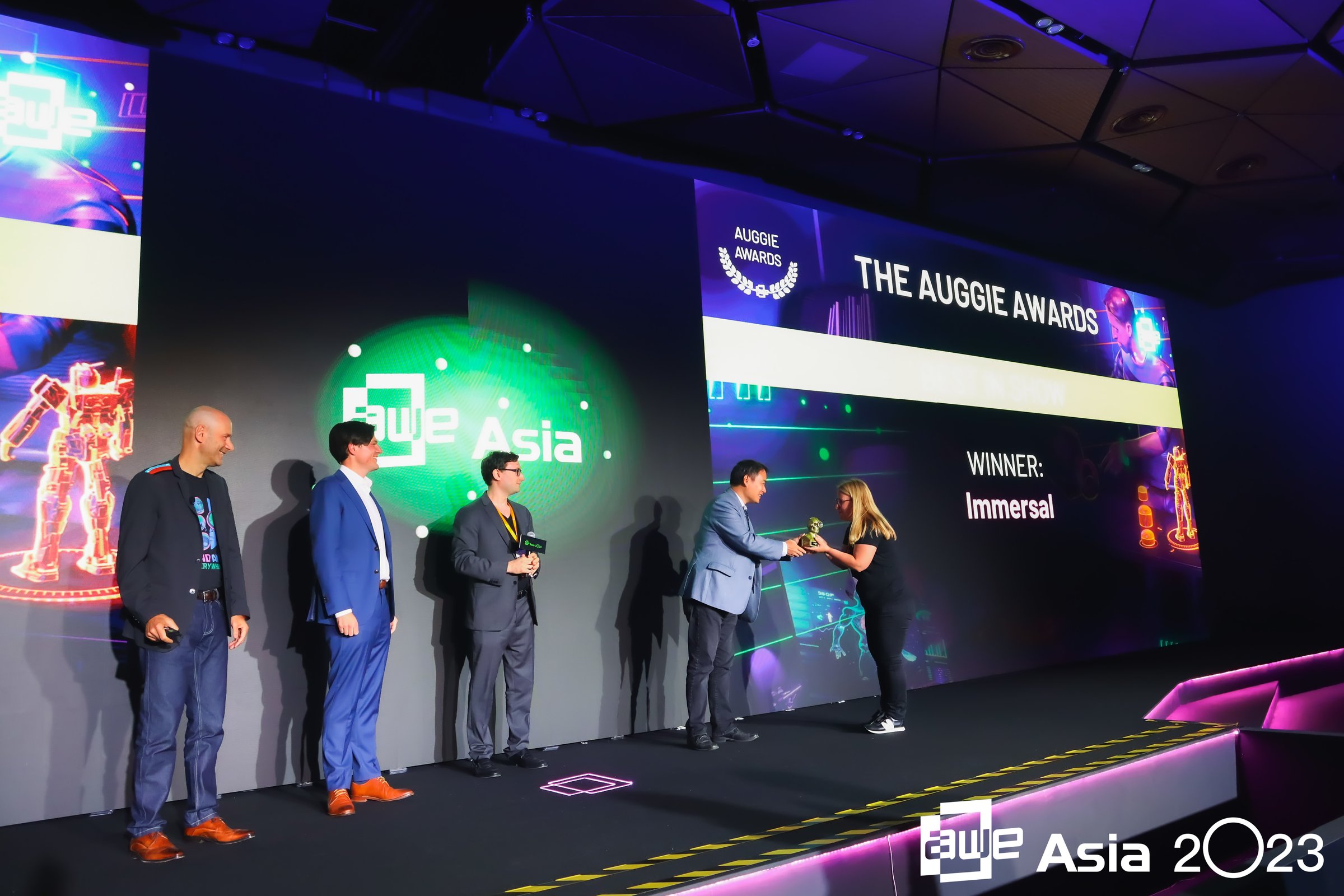 Accurate device positioning for navigation & visualization - Immersal